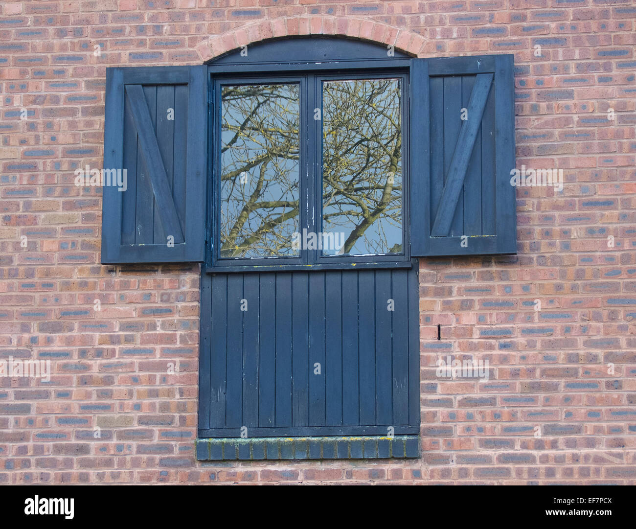 Windows on facades frontages hi-res stock photography and images - Alamy