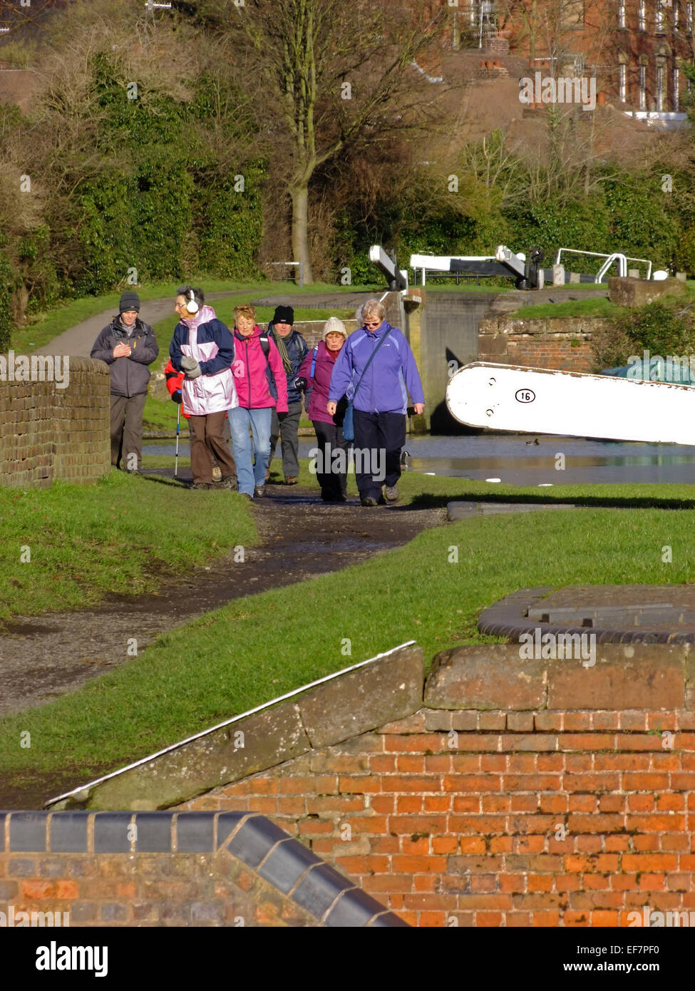 Canal towpath walks hi-res stock photography and images - Alamy