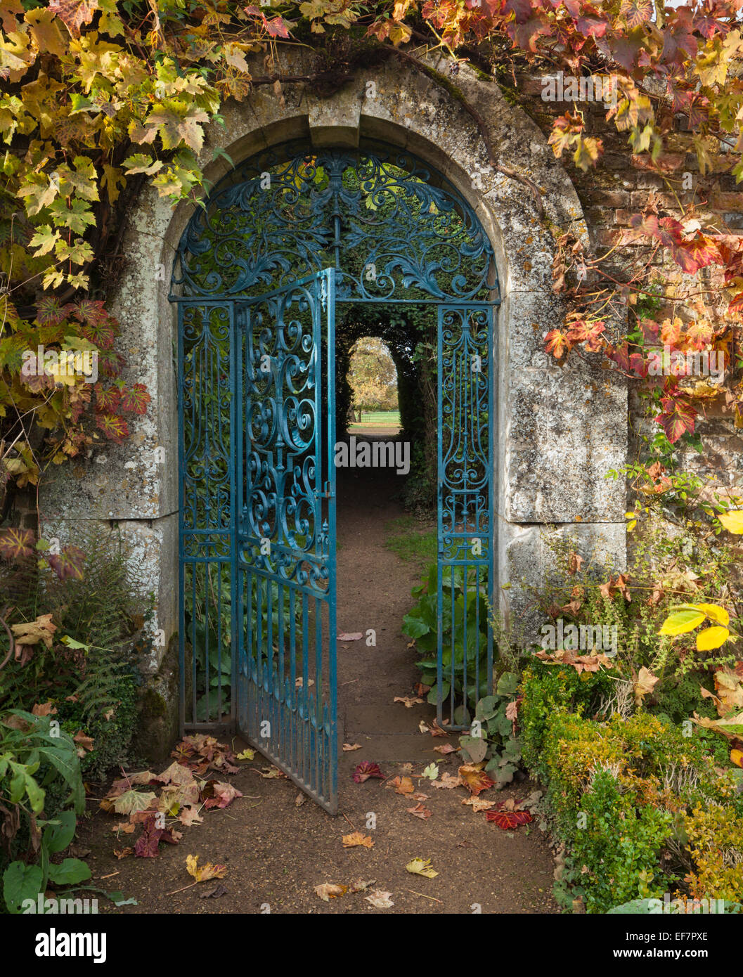 Wrought iron archway hi-res stock photography and images - Alamy