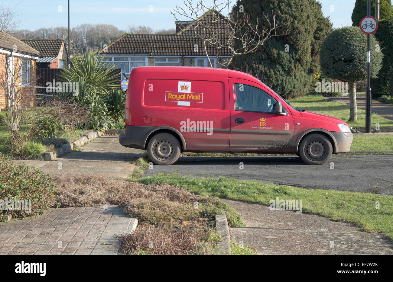 red royal mail delivery van Stock Photo - Alamy