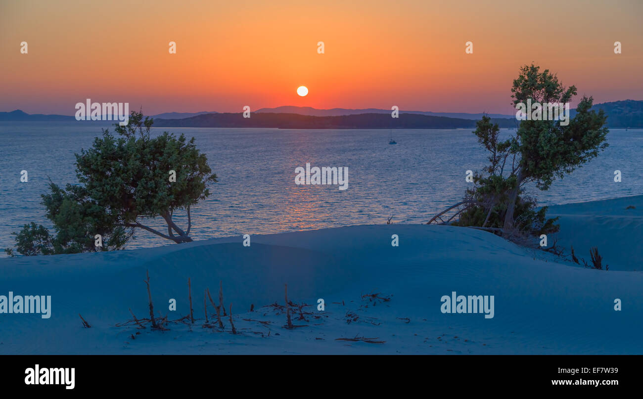 Sunset in sand dunes hi-res stock photography and images - Alamy
