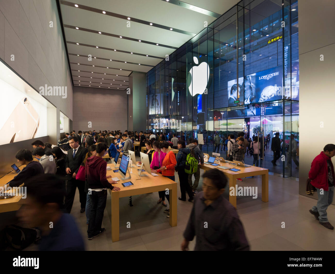 Asian apple store hi-res stock photography and images - Alamy
