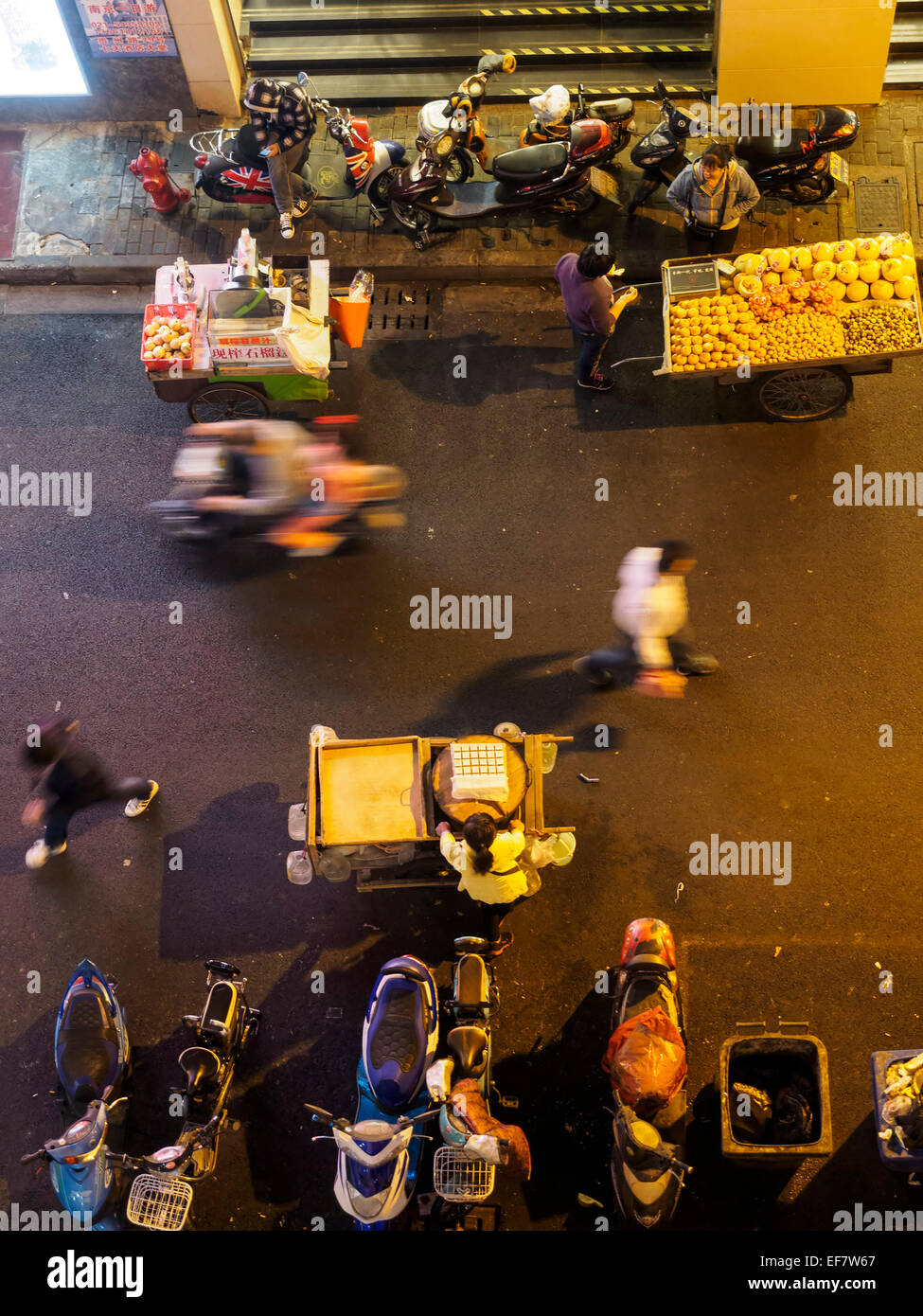 Street food stalls hi-res stock photography and images - Alamy