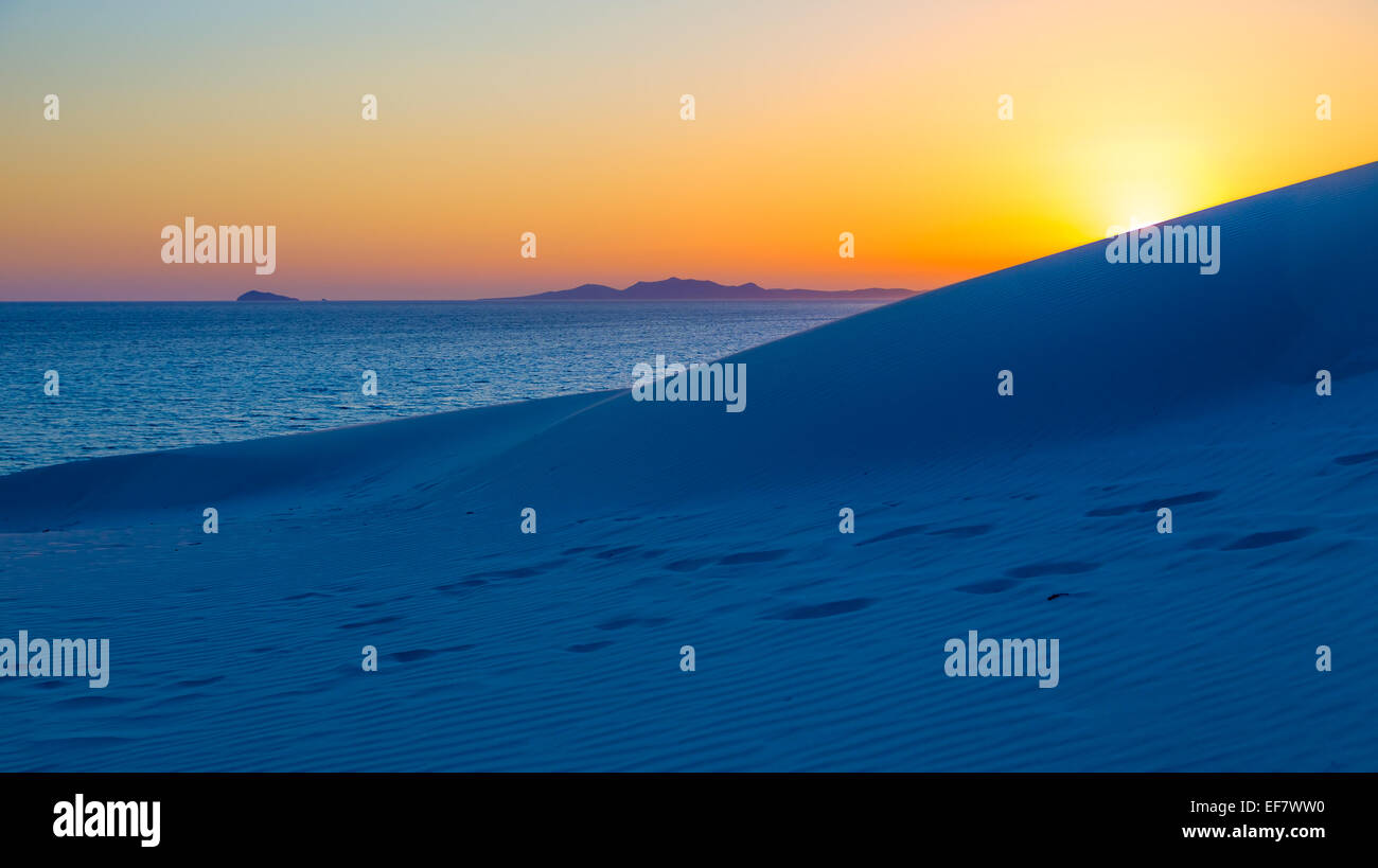 Desert sand dunes at sunset hi-res stock photography and images - Alamy