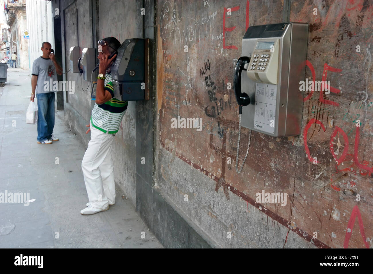 Havana cuba cuban people using hi-res stock photography and images - Alamy