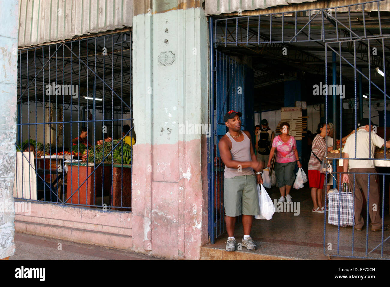 Vegetable market in Havana, Cuba Stock Photo - Alamy