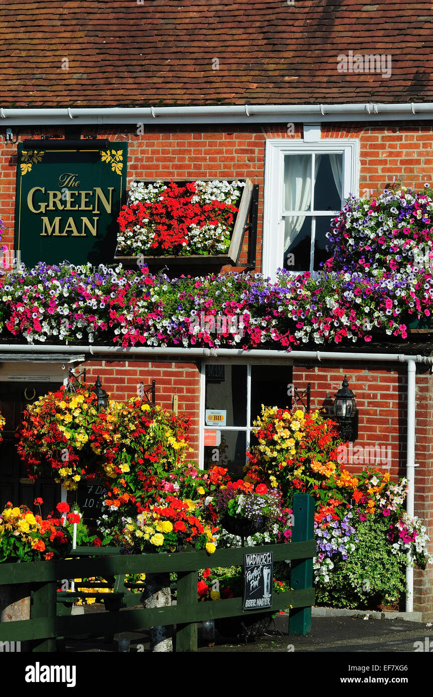 Pub floral displays hi-res stock photography and images - Alamy