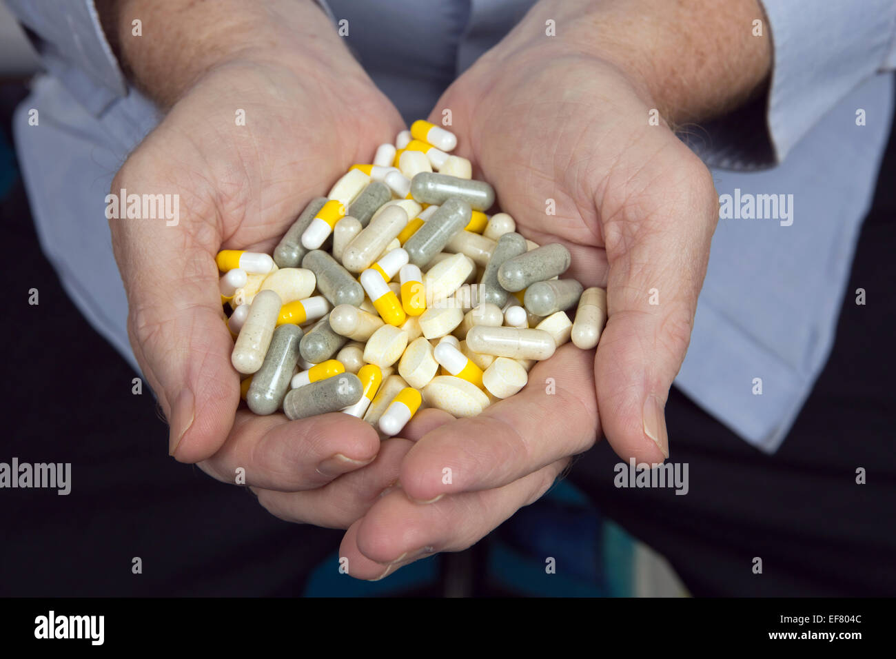 Hands cupped together hi-res stock photography and images - Alamy