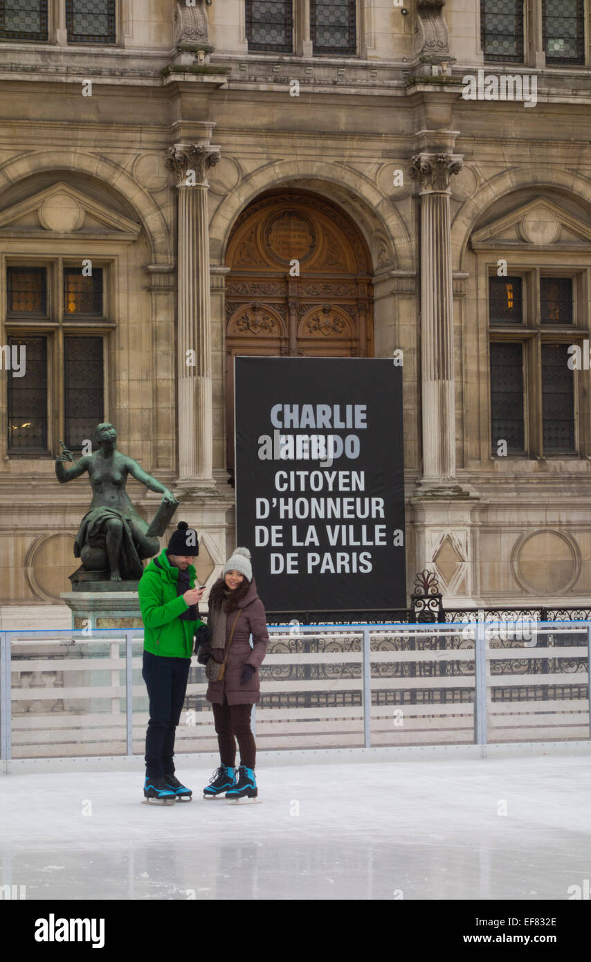 Paris, Parvis de l'hotel de ville place, Solidarity banners to Charlie ...