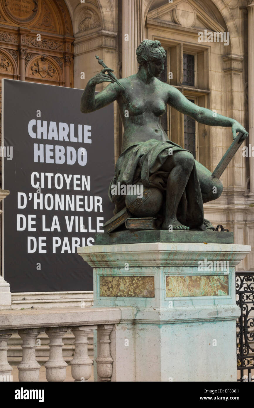 Paris, Parvis de l'hotel de ville place, Solidarity banners to Charlie ...