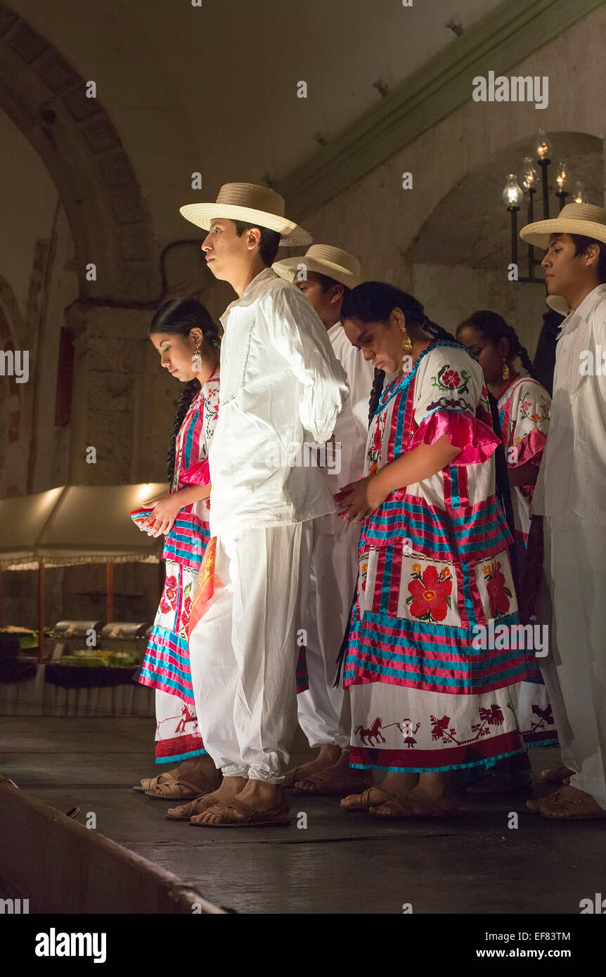 Folk Dance Mexico Stock Photos & Folk Dance Mexico Stock Images - Alamy