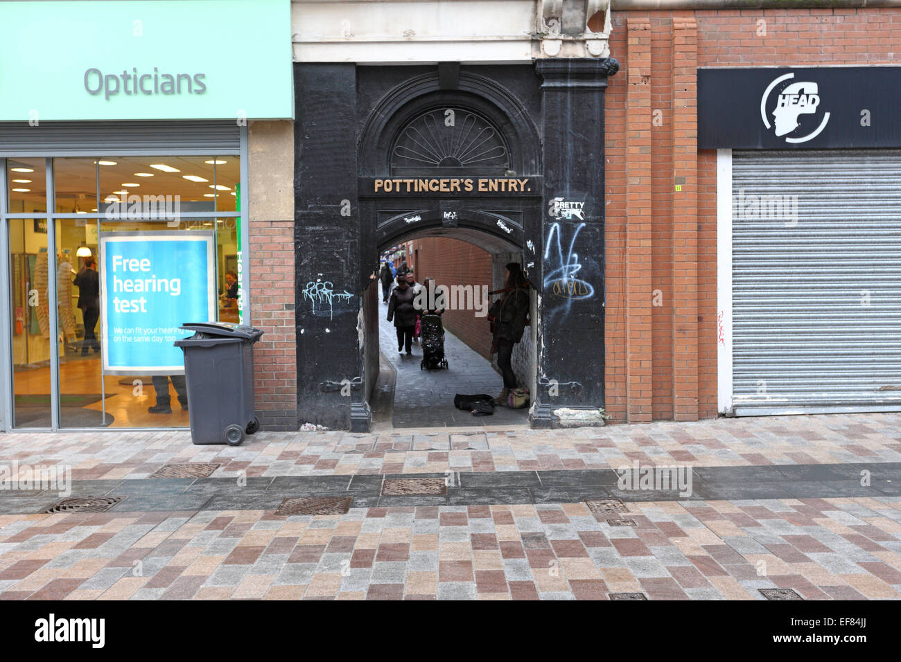 Belfast pottingers entry hi-res stock photography and images - Alamy