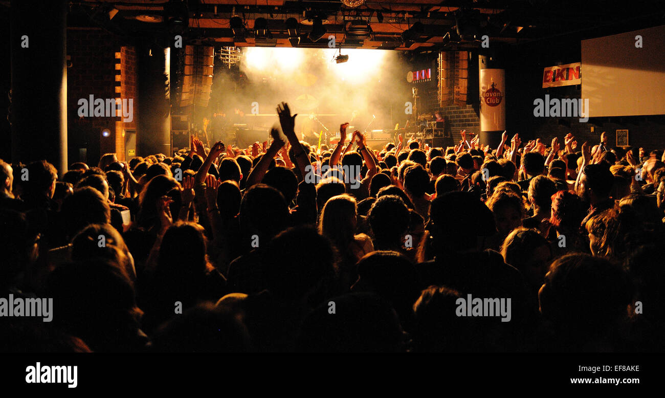 People from the crowd hi-res stock photography and images - Alamy