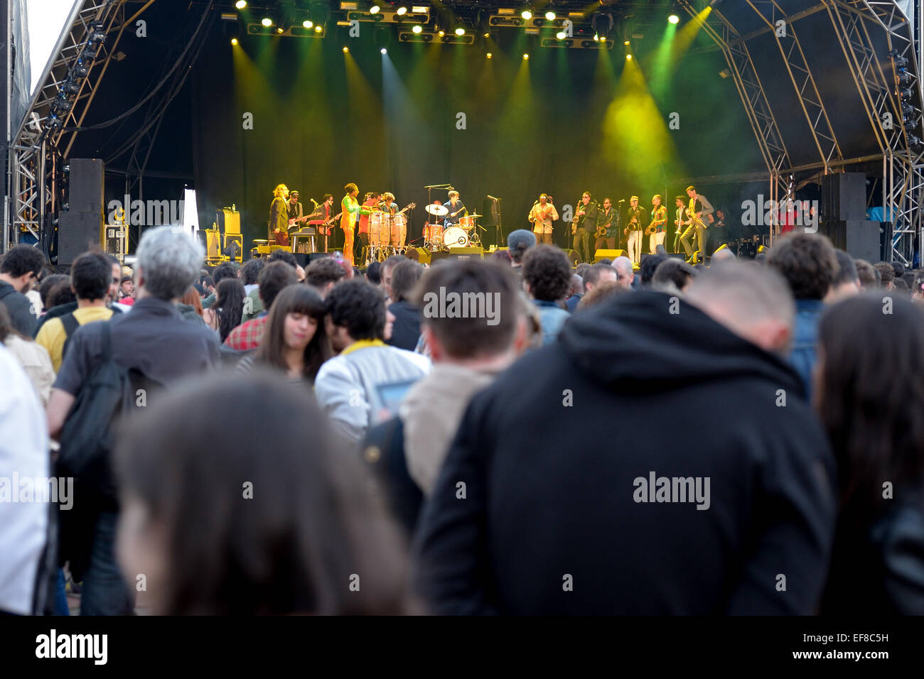 BARCELONA - MAY 30: Audience watch a concert at Heineken Primavera ...