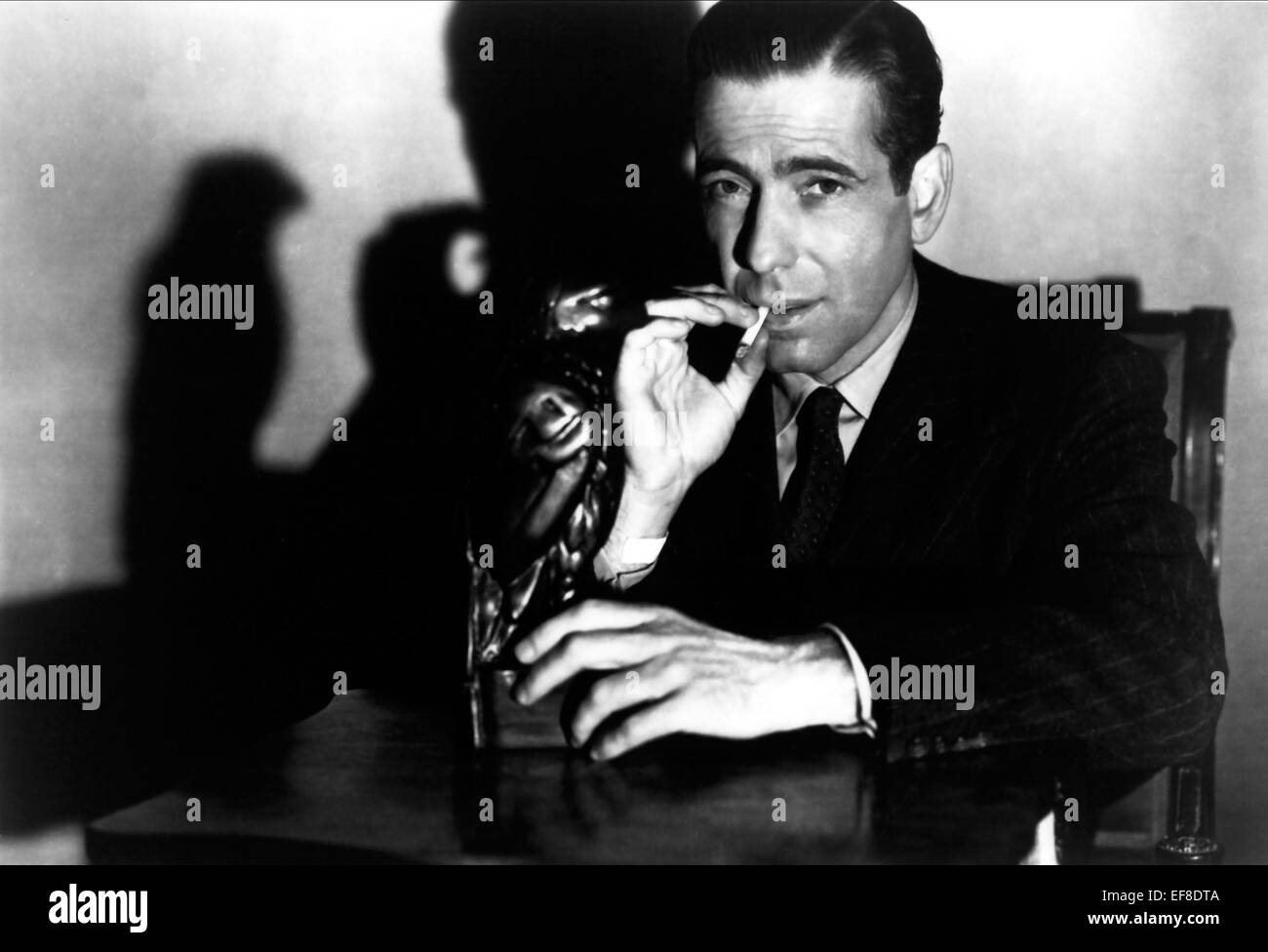 HUMPHREY BOGART THE MALTESE FALCON (1941 Stock Photo - Alamy