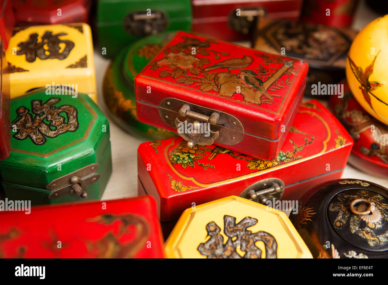Chinese antique jewelry box hi-res stock photography and images - Alamy