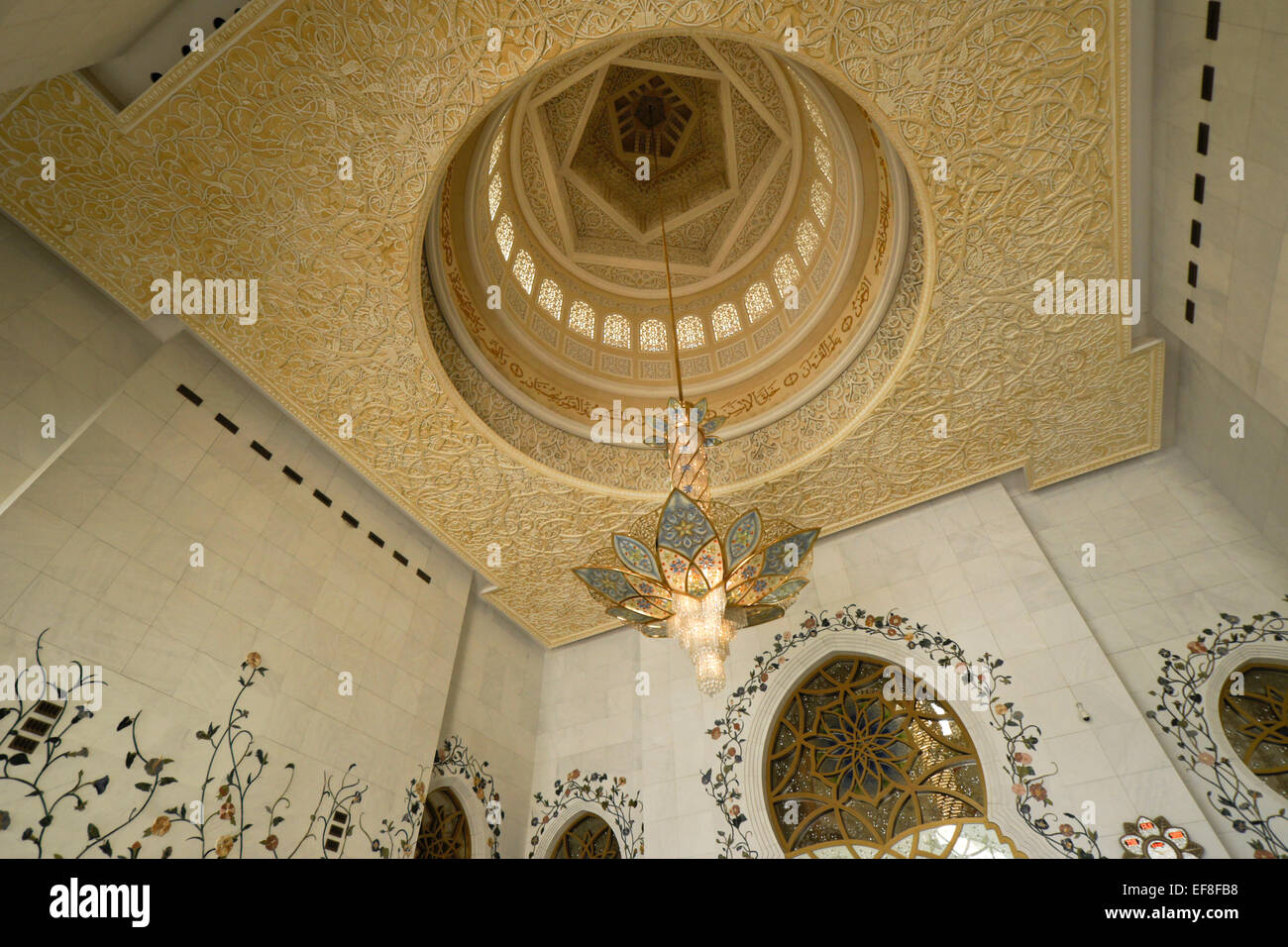 Entry hall of Sheikh Zayed bin Sultan al-Nahyan Mosque (Grand Mosque ...