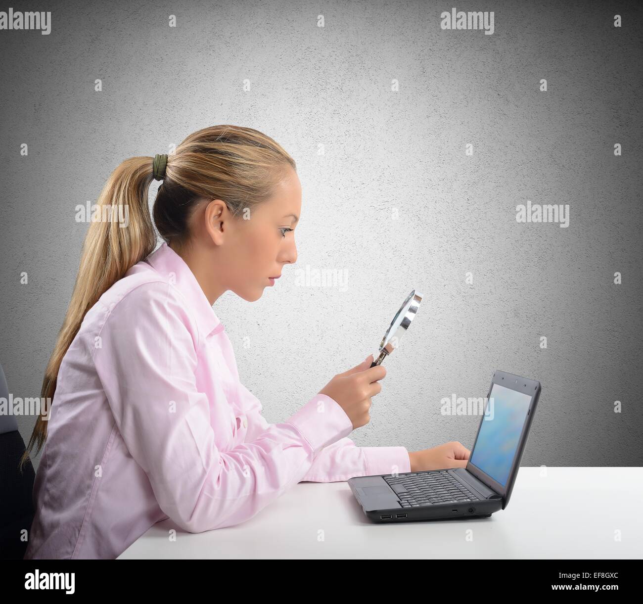 Assistance check hi-res stock photography and images - Alamy