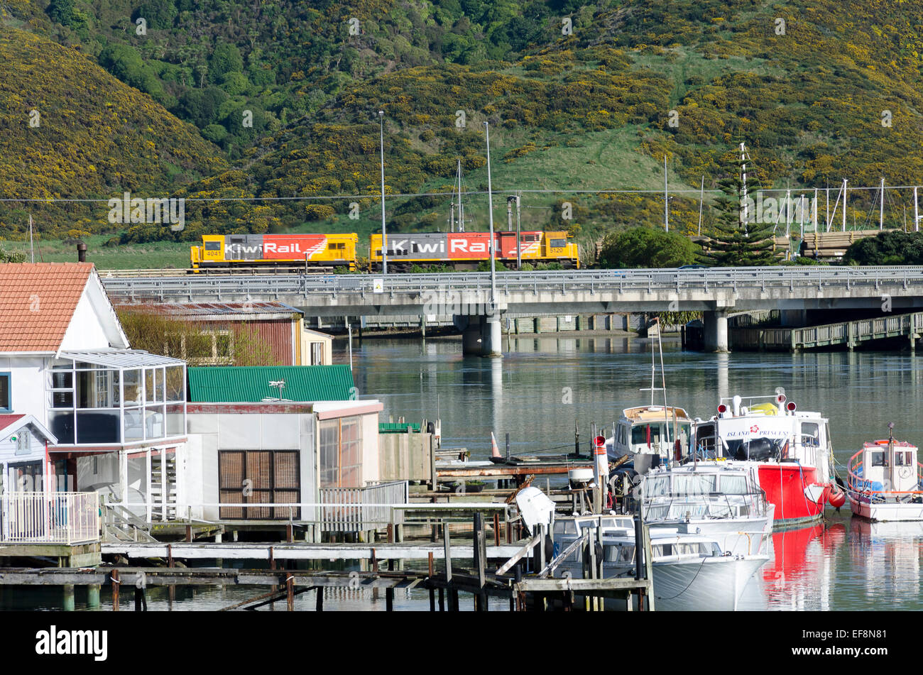 Paremata railway bridge hi-res stock photography and images - Alamy