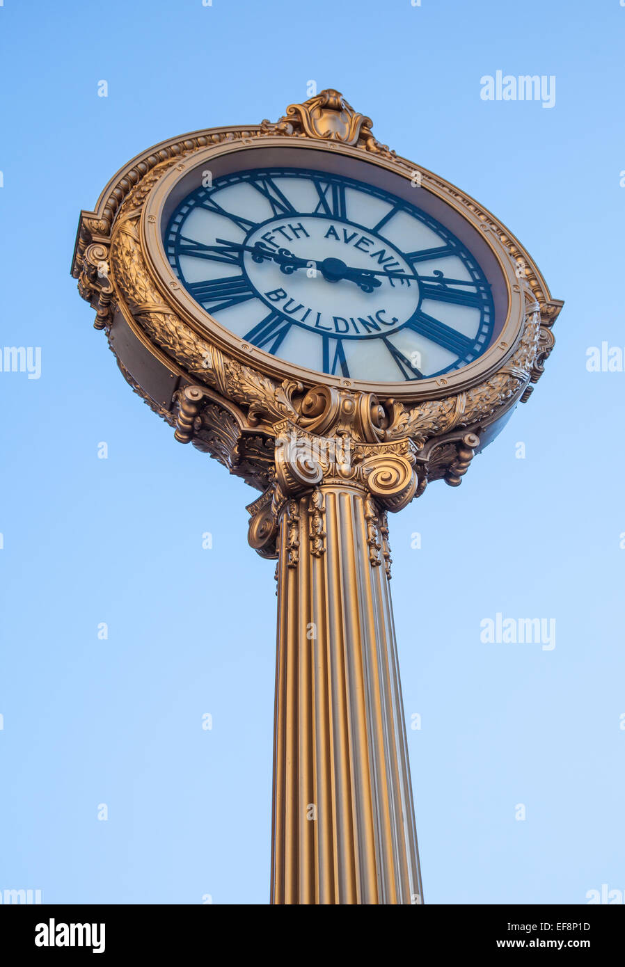 New york building clock hi-res stock photography and images - Alamy