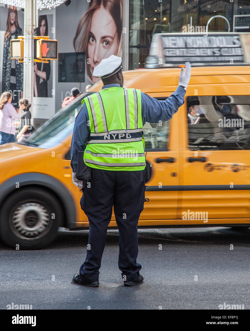 Policeman hi-res stock photography and images - Alamy
