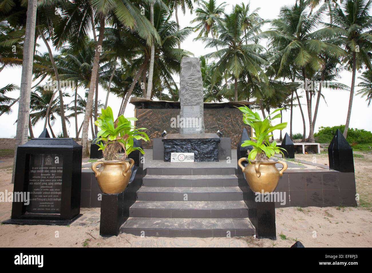 TELWATTA TSUNAMI MEMORIAL STATUE DEPICTING THE TRAIN TO MATARA THAT WAS ...