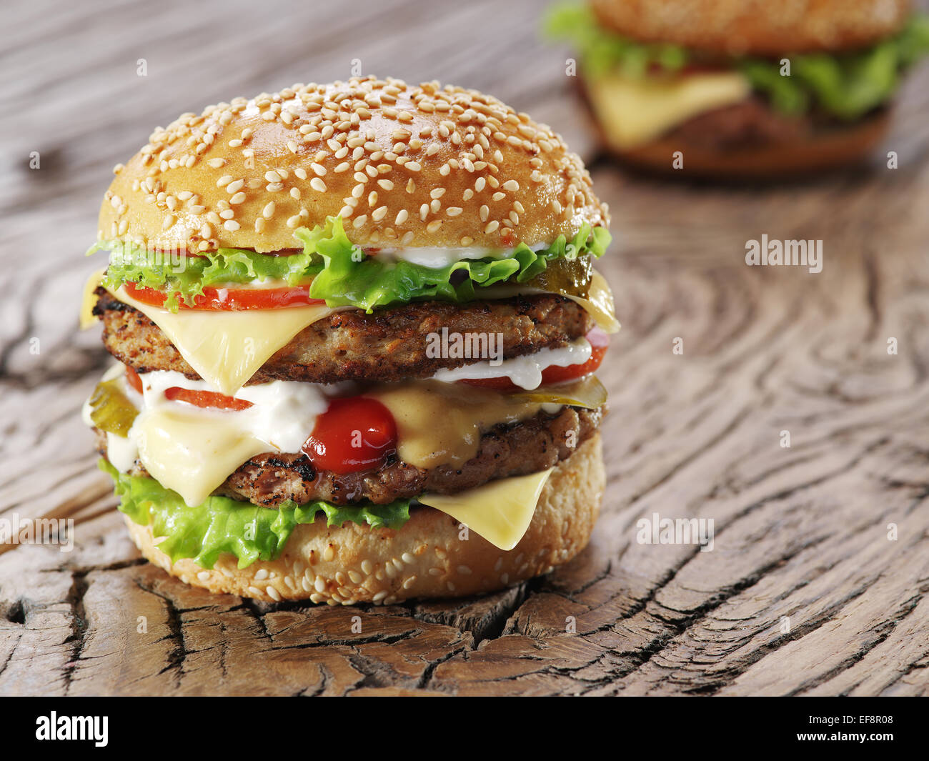 Two hamburgers hi-res stock photography and images - Alamy