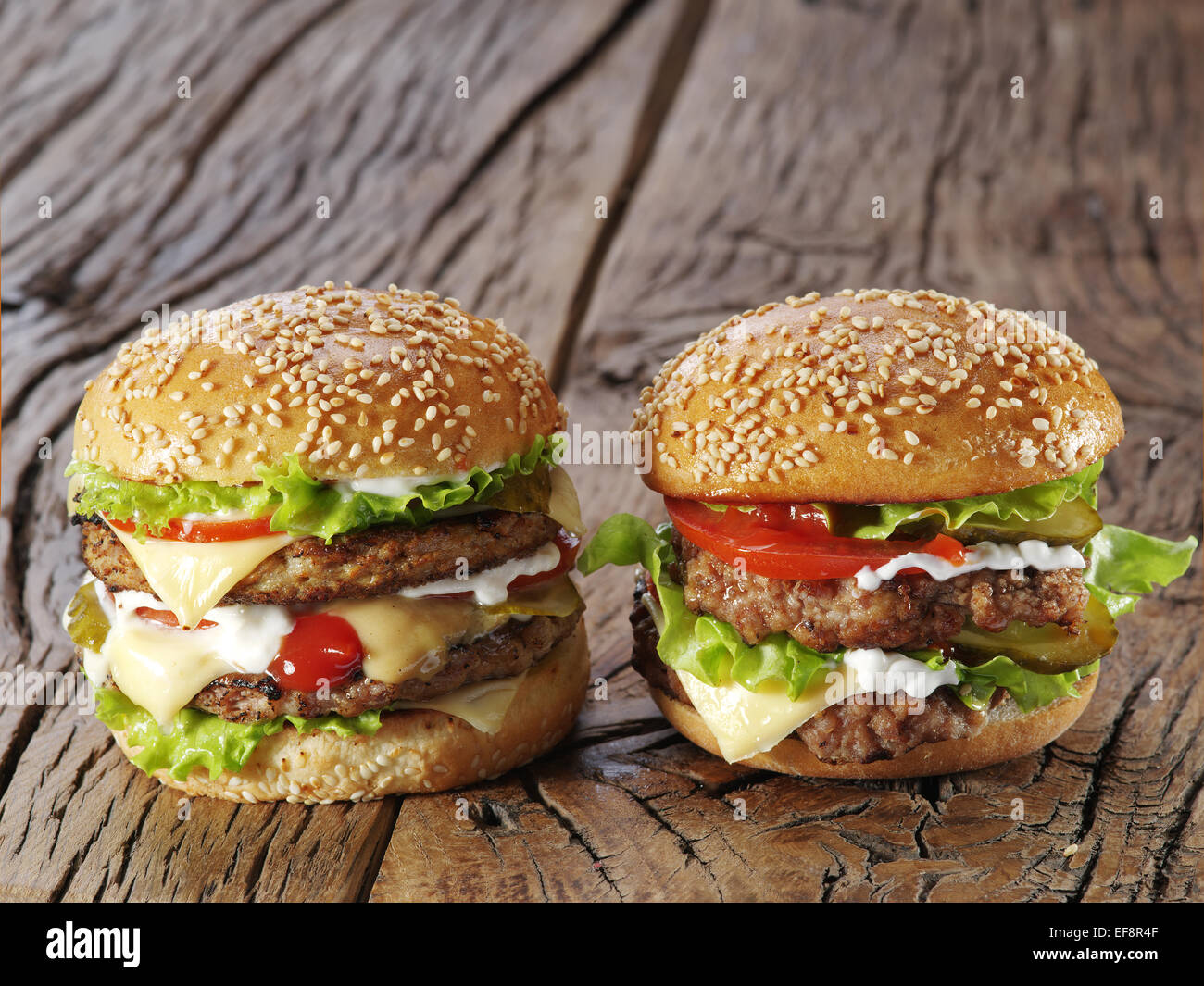 Two hamburgers hi-res stock photography and images - Alamy