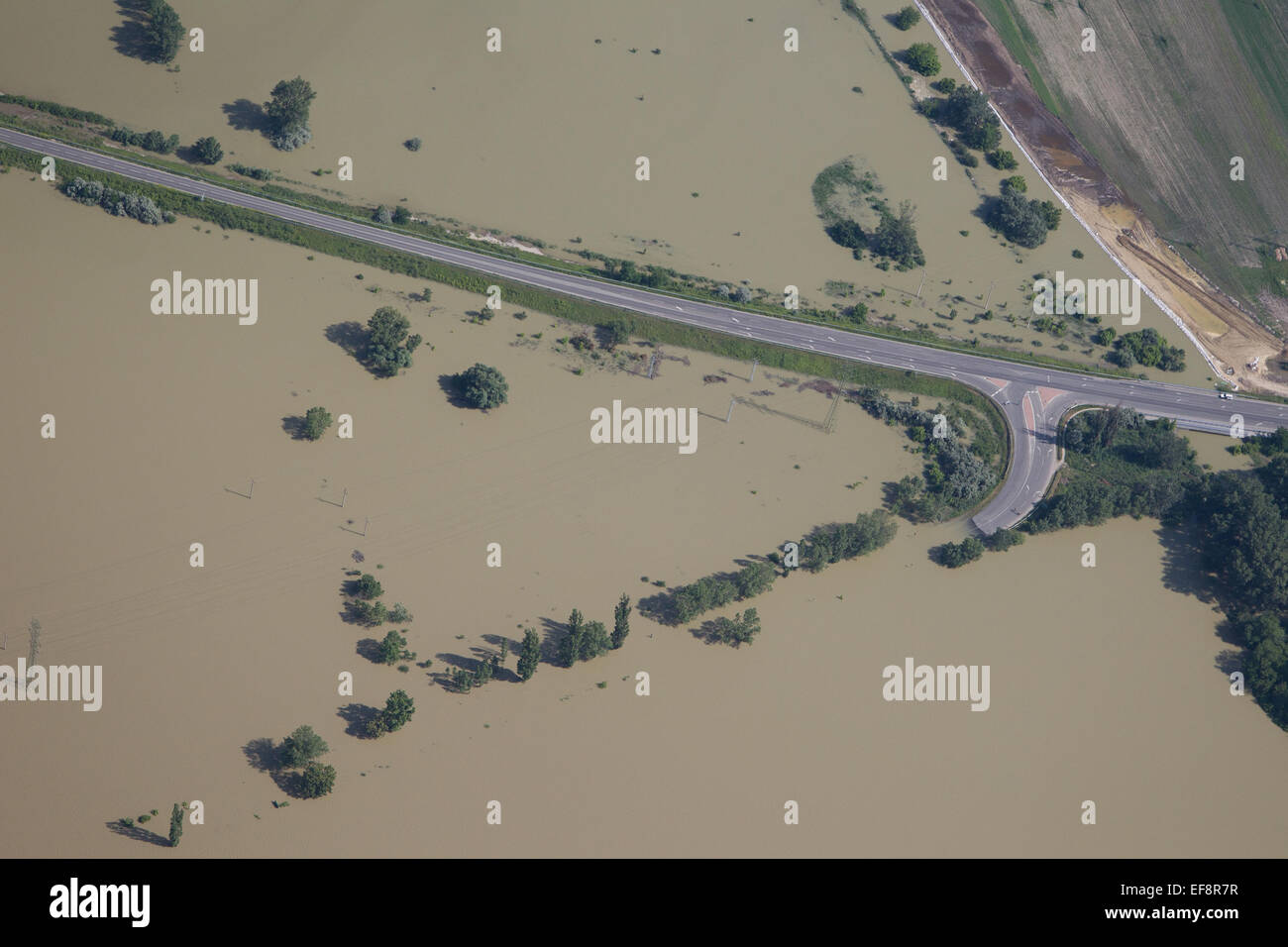 Roads under flood water hi-res stock photography and images - Alamy