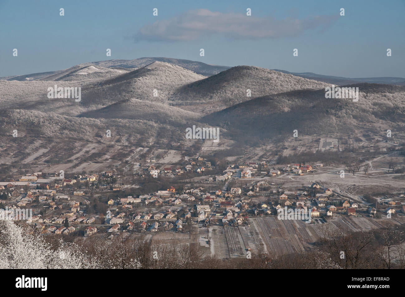 Road hills snow town hi-res stock photography and images - Alamy