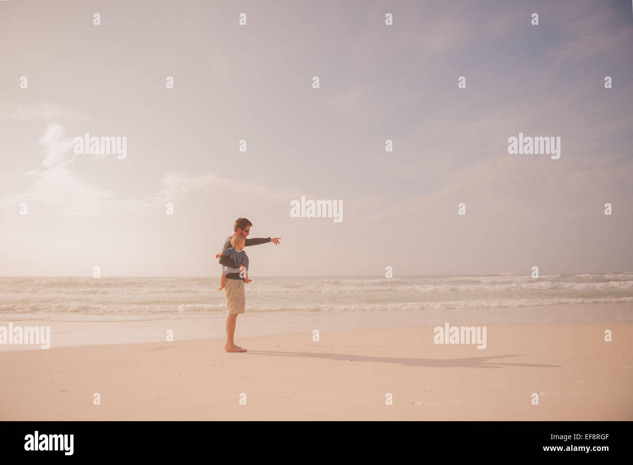 Father and son beach scene hi-res stock photography and images - Alamy