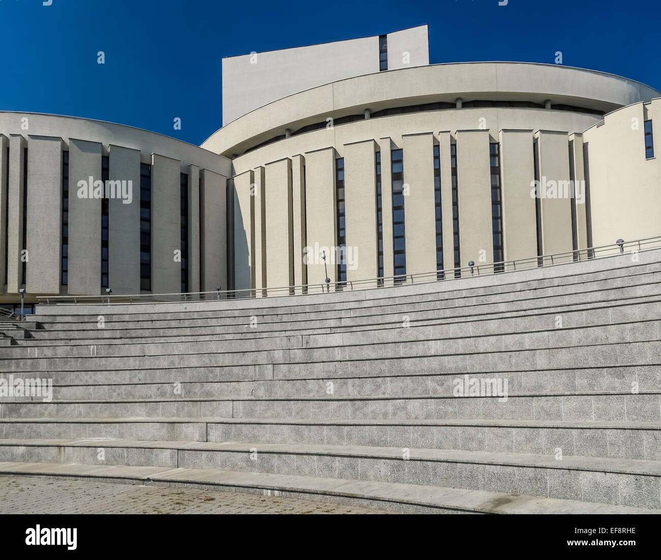 The opera building architecture hi-res stock photography and images - Alamy