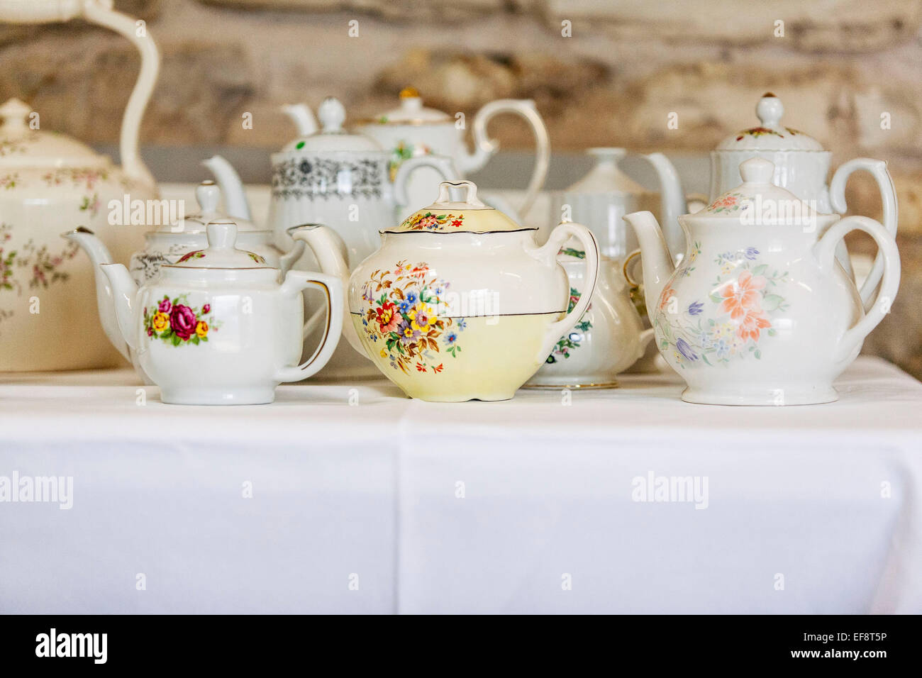 Vintage teapots hi-res stock photography and images - Alamy