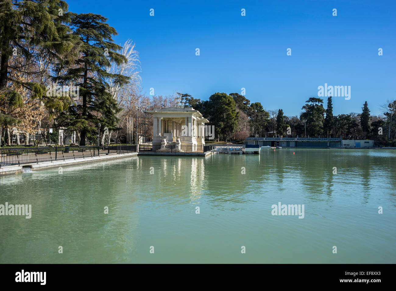 Lake in Retiro park, Madrid Spain Stock Photo - Alamy