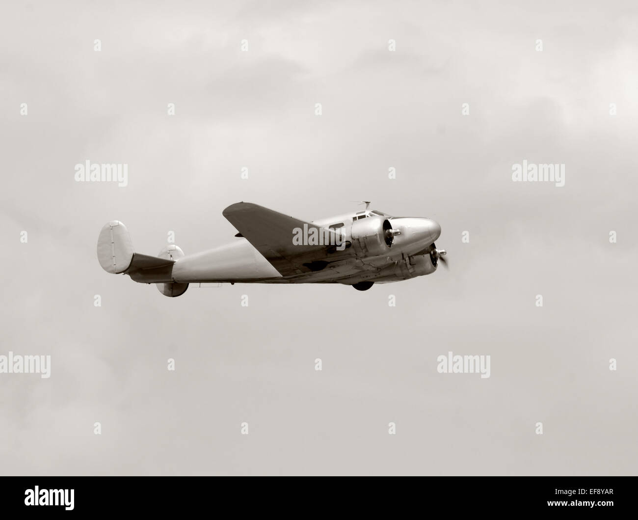 Vintage propeller airplane in flight Stock Photo - Alamy