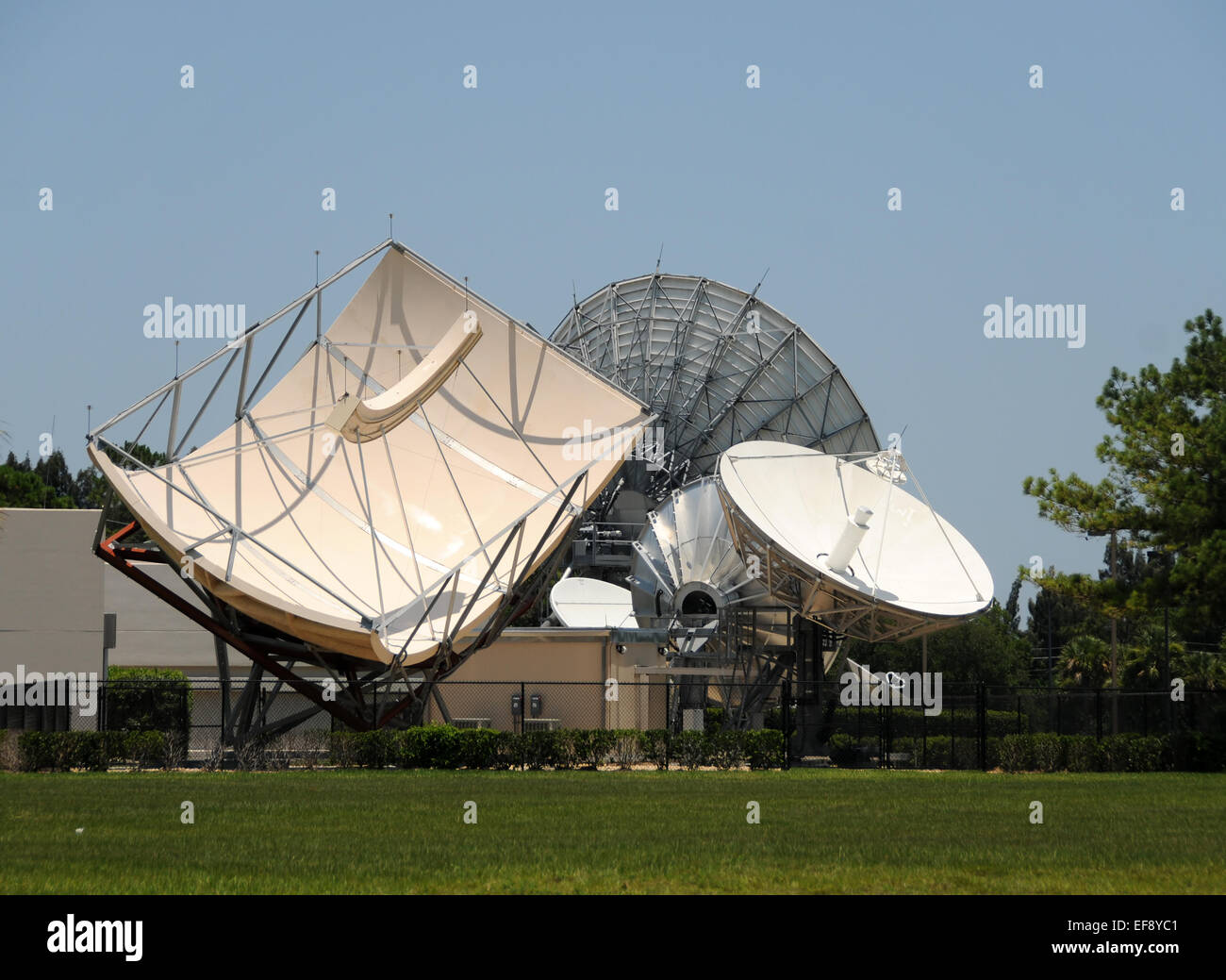 Array of giant satellite antennas pointing in the sky Stock Photo - Alamy