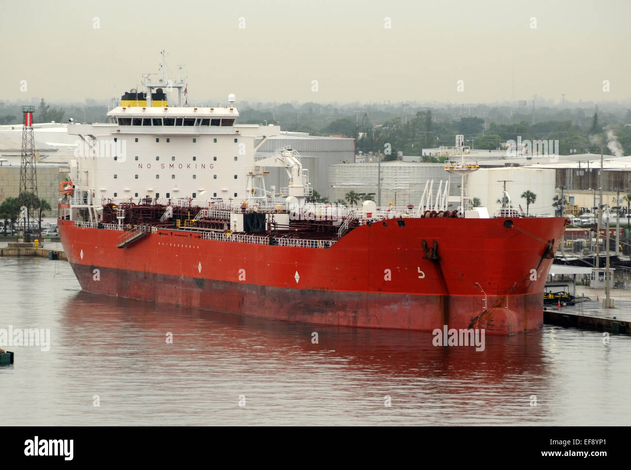 Container ship loading ship dock hi-res stock photography and images ...