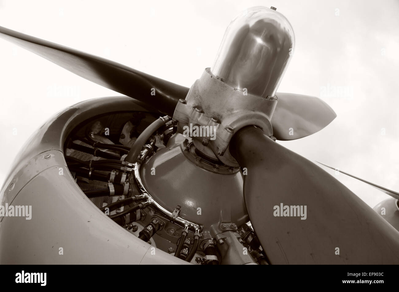Giant engine and propeller on old bomber airplane Stock Photo - Alamy