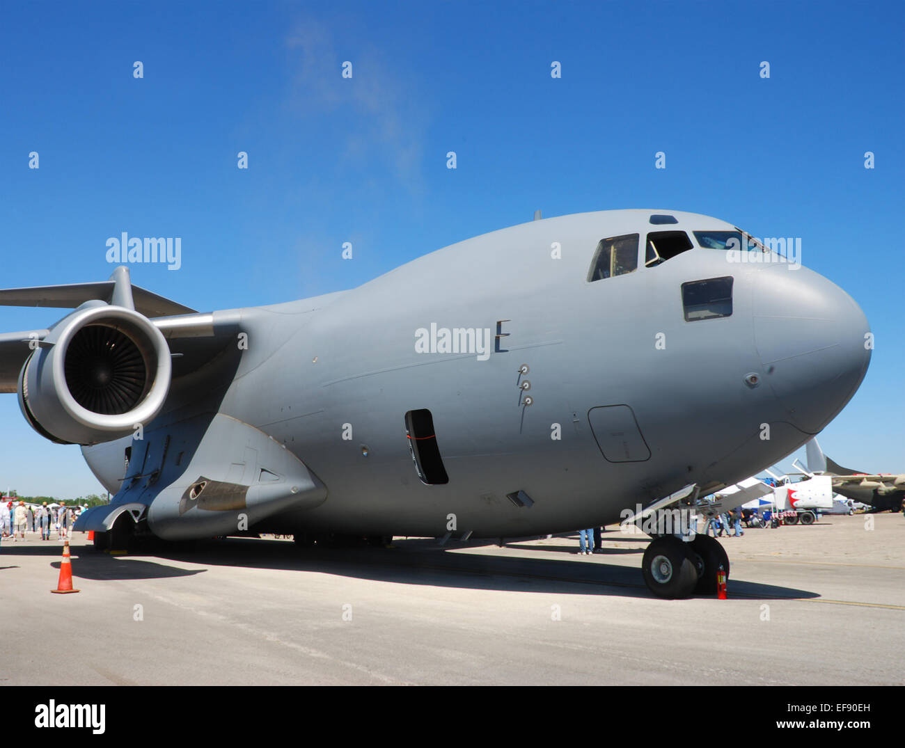 Heavy aircraft hi-res stock photography and images - Alamy