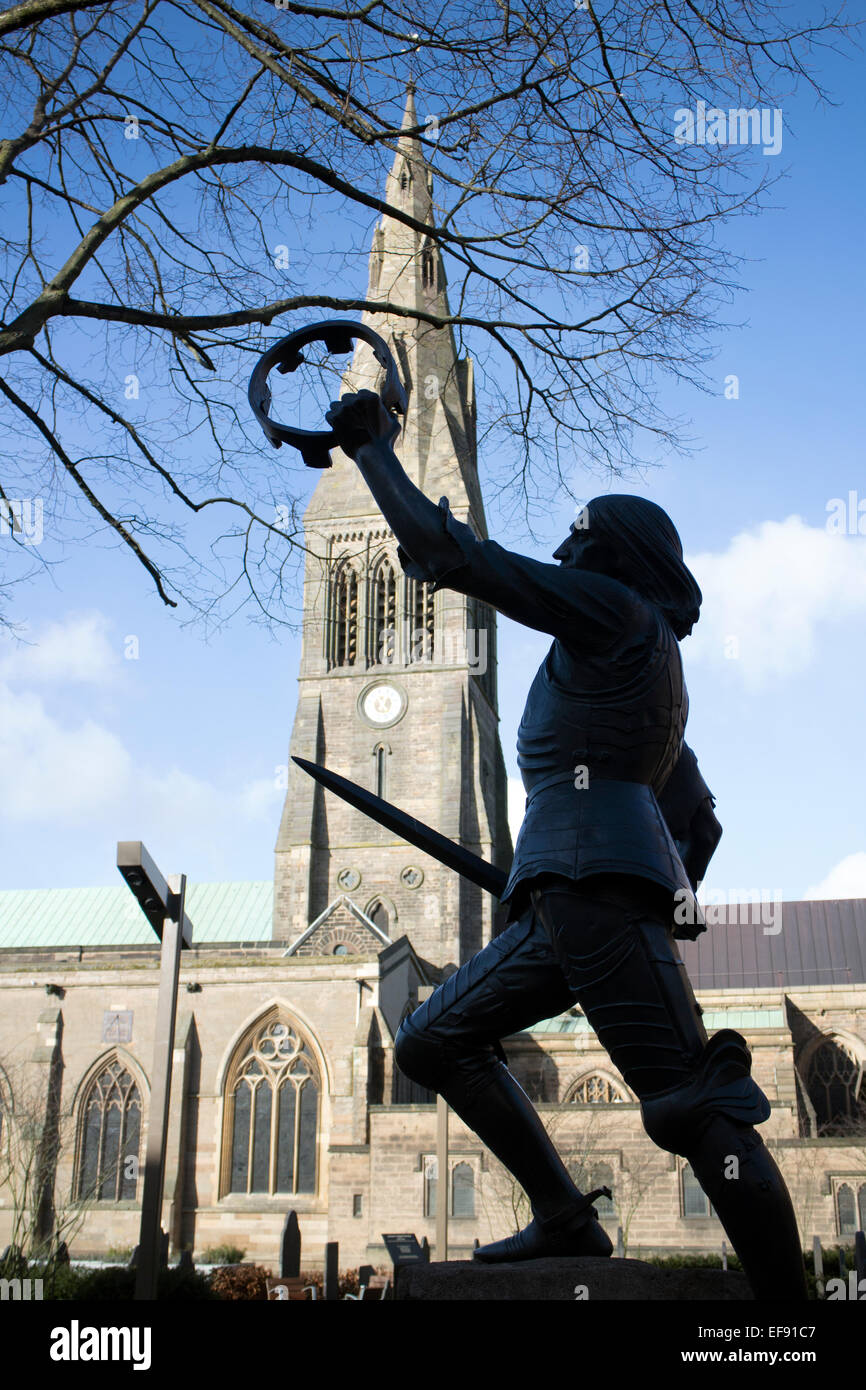 Richard III statue and Leicester Cathedral, Leicester, UK Stock Photo ...