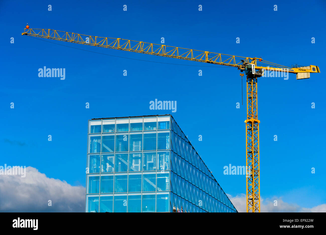Portain tower crane at the JIT Building construction site, headquarters ...