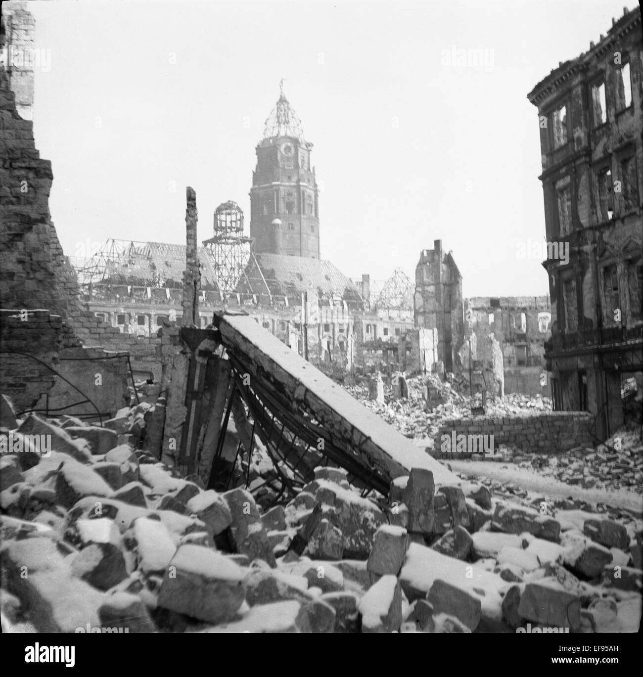 Dresden 1945 hi-res stock photography and images - Alamy