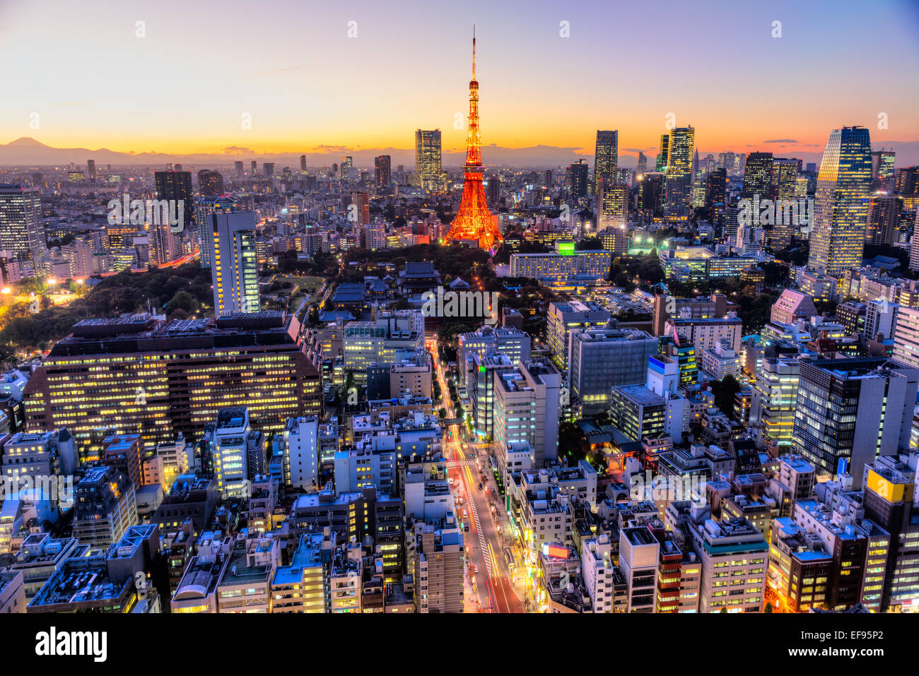 Tokyo skyline hi-res stock photography and images - Alamy