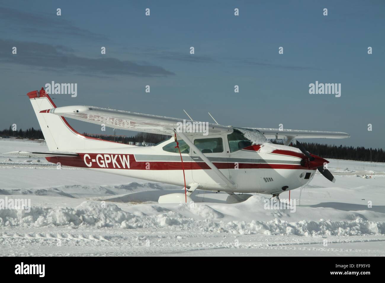 Airplane snow hi-res stock photography and images - Alamy