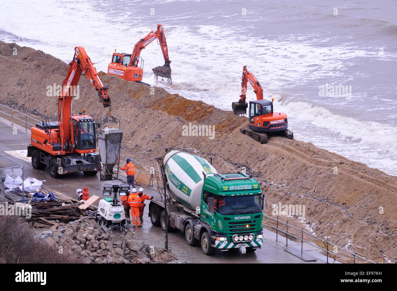 Cromer, Norfolk, UK. 29th Jan, 2015. Mechanical shovels maintain a sand ...