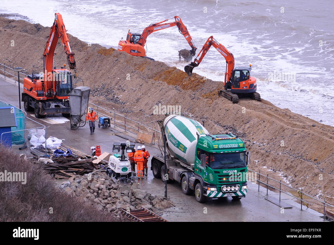 Cromer, Norfolk, UK. 29th Jan, 2015. Mechanical shovels maintain a sand ...