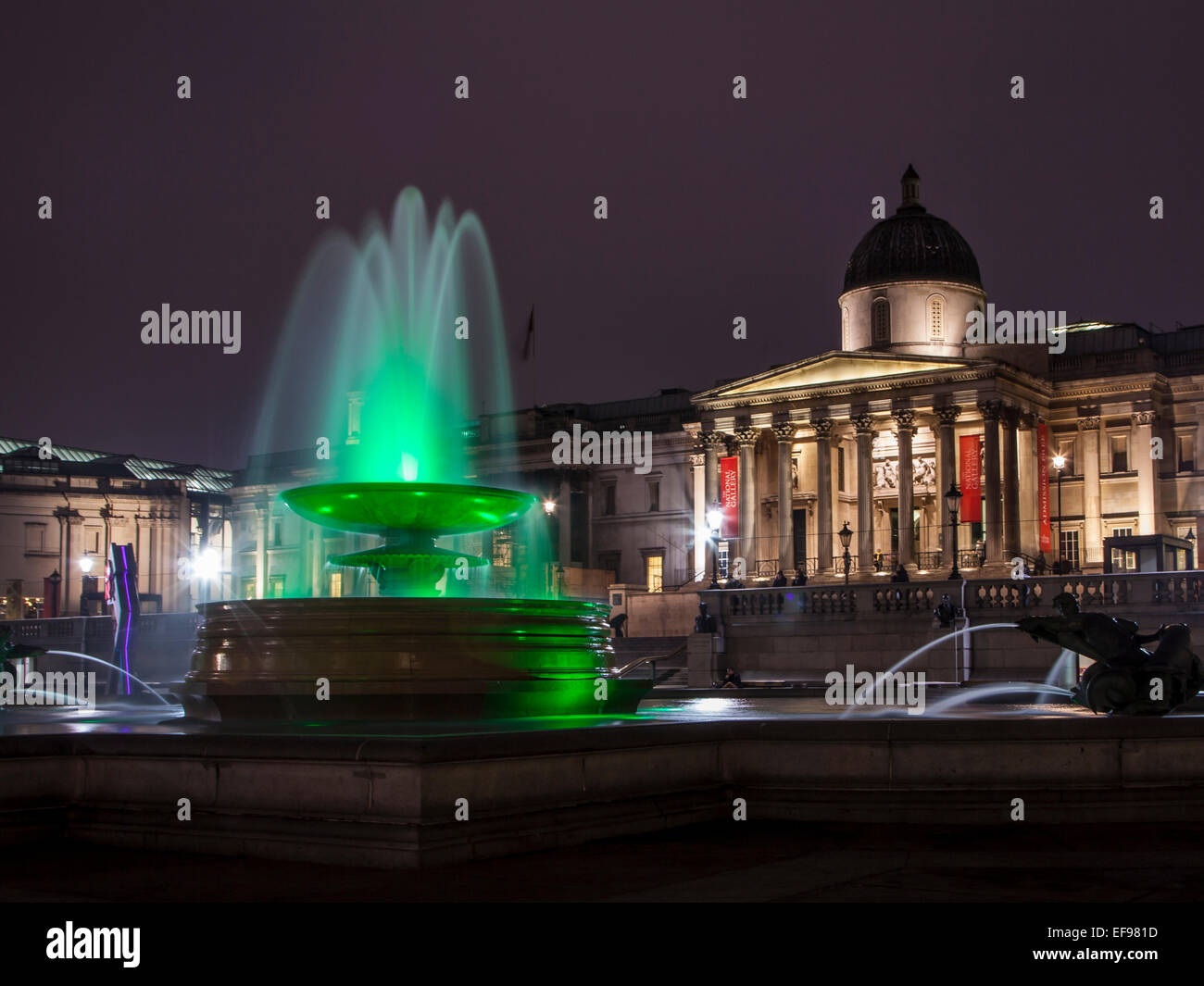 London trafalgar square fountain hi-res stock photography and images ...