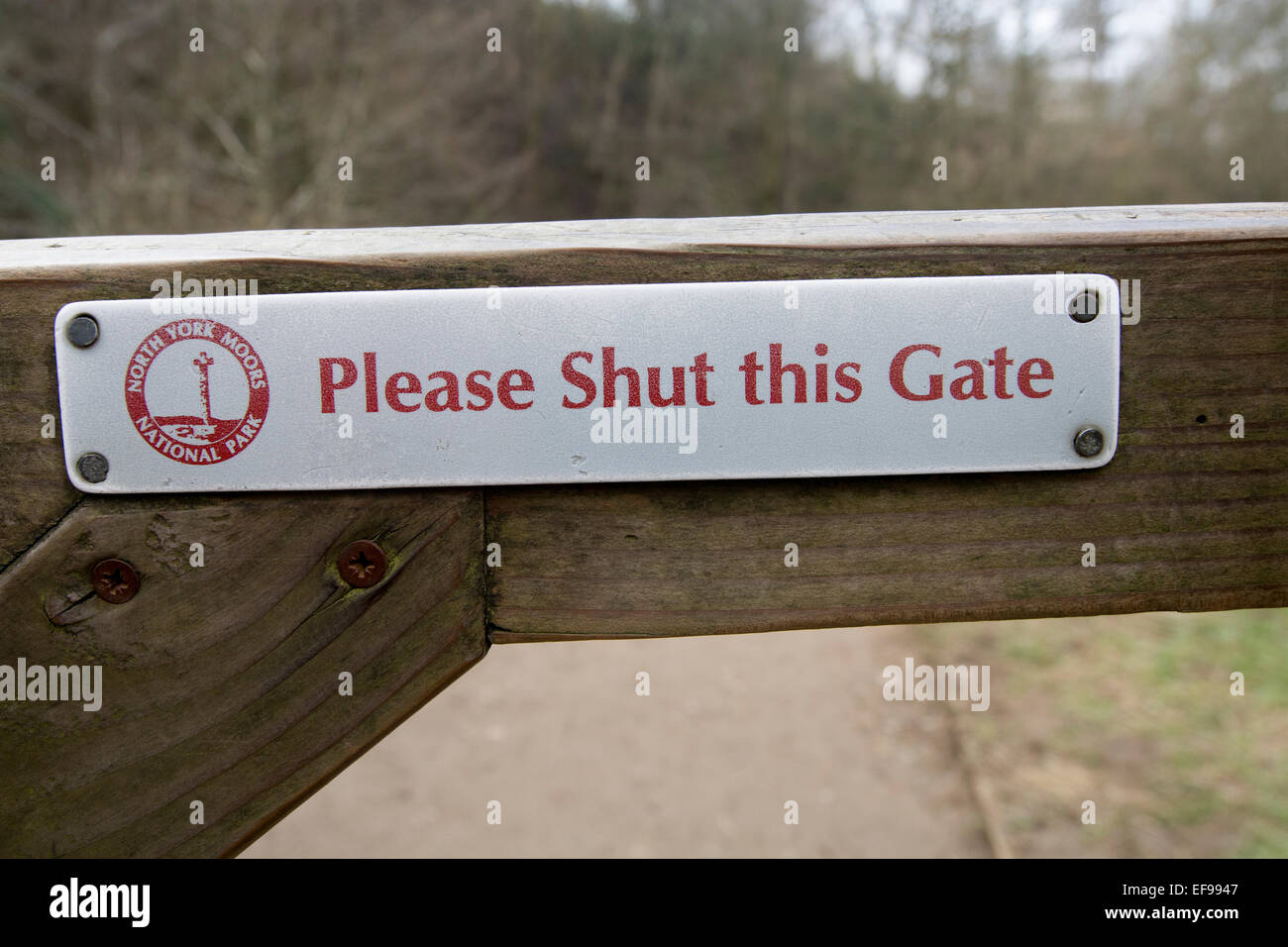Keep gate shut sign hi-res stock photography and images - Alamy