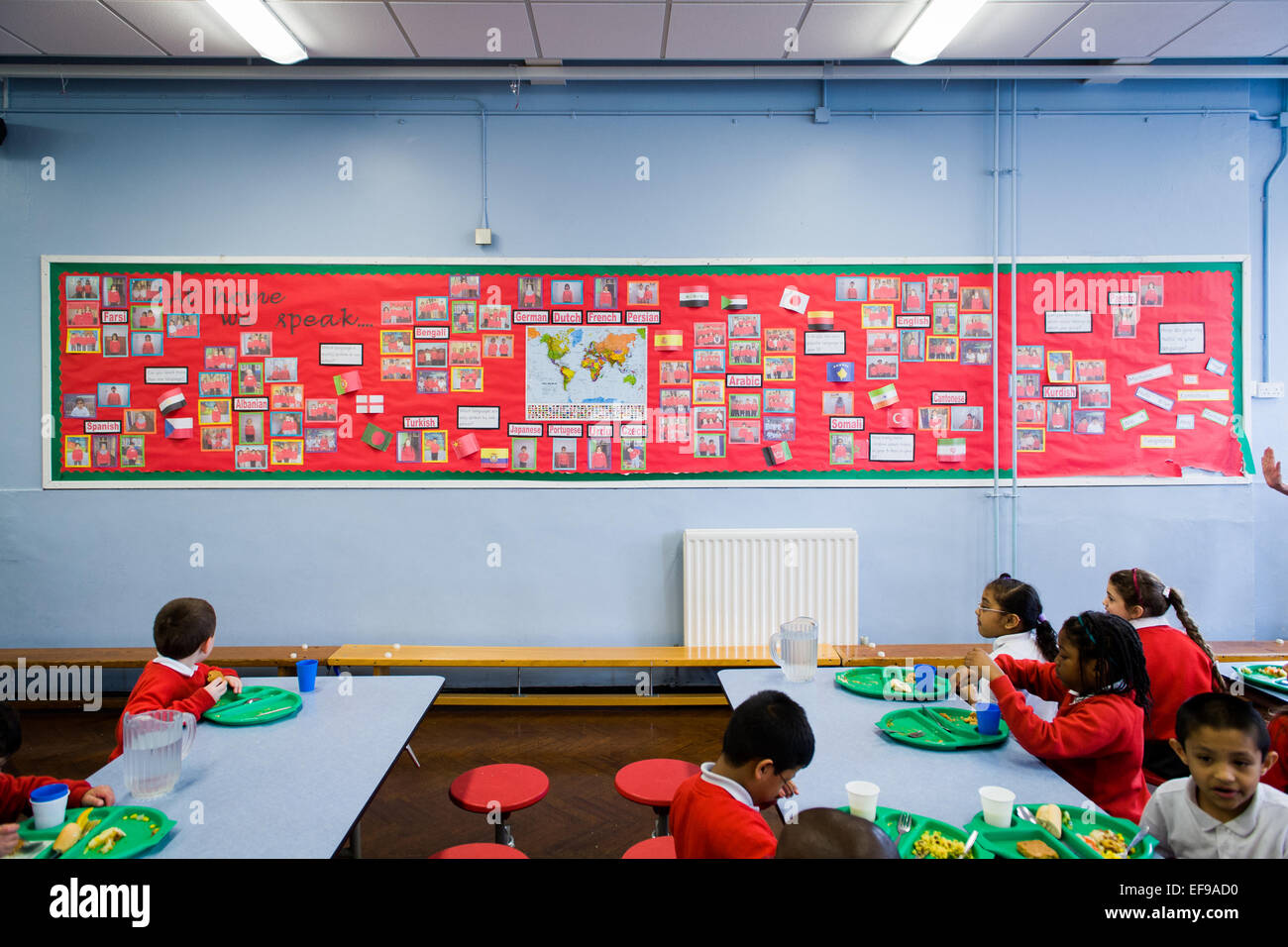 Students start school uk hi-res stock photography and images - Alamy