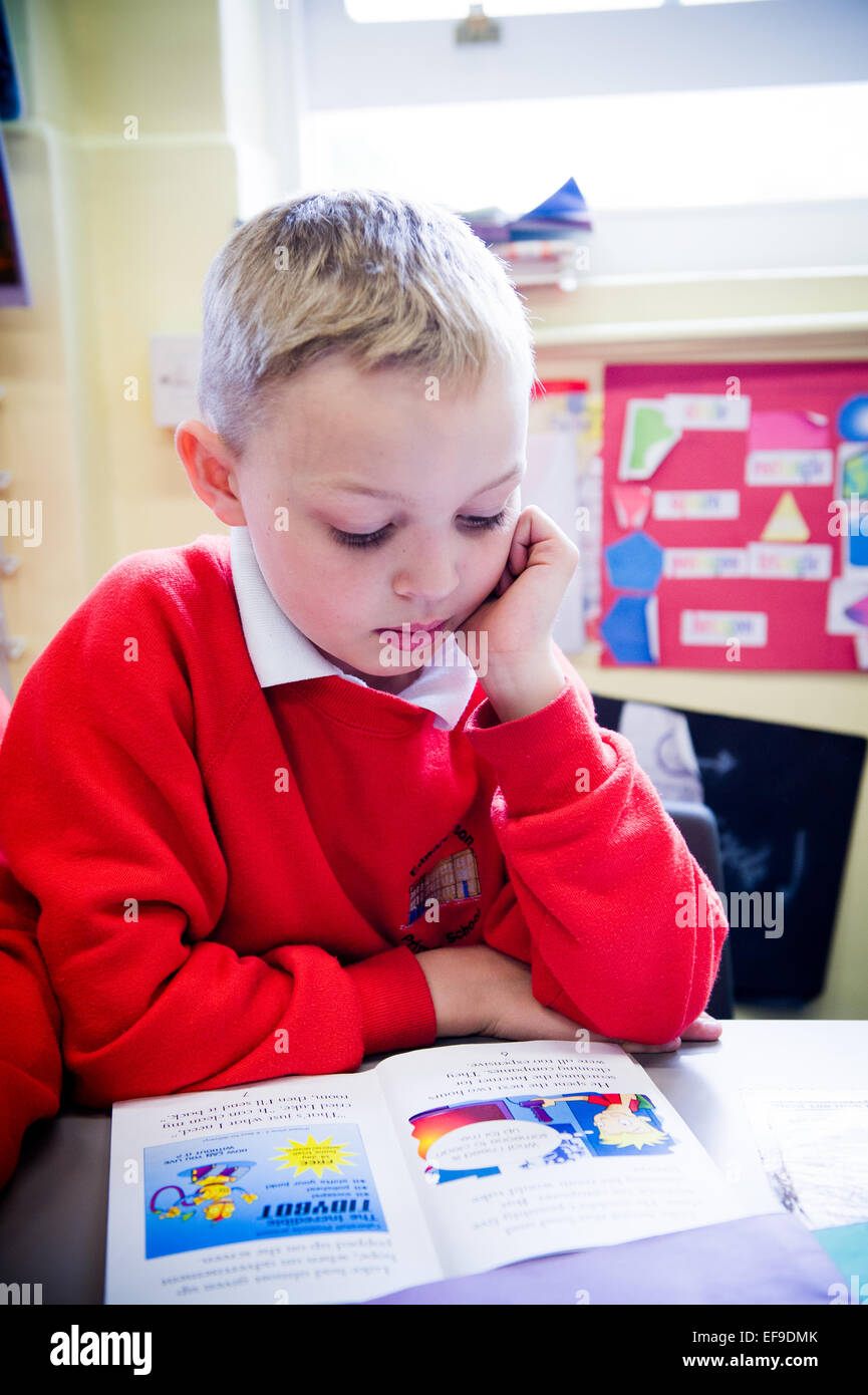 Classroom uk reading hi-res stock photography and images - Alamy